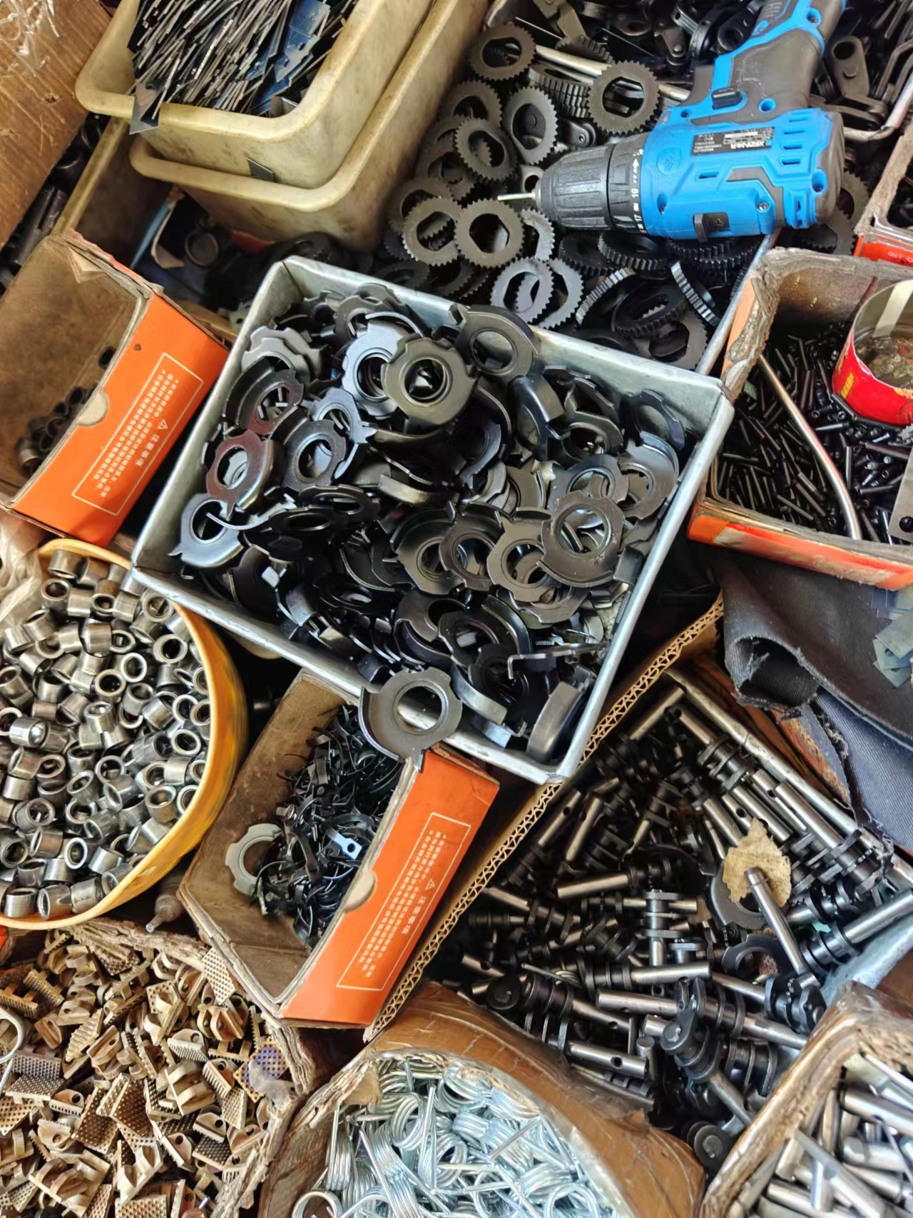 How to change the spare parts of the strapping tool tensioner